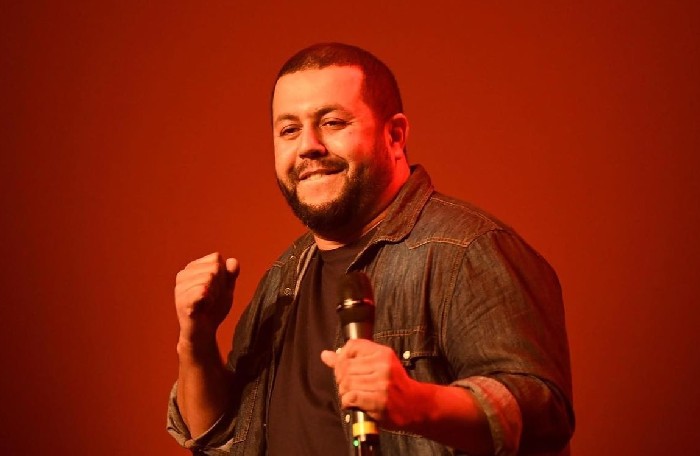 Du stand-up à l'impro, Youssef le Daron se dévoile avec l'humour ...